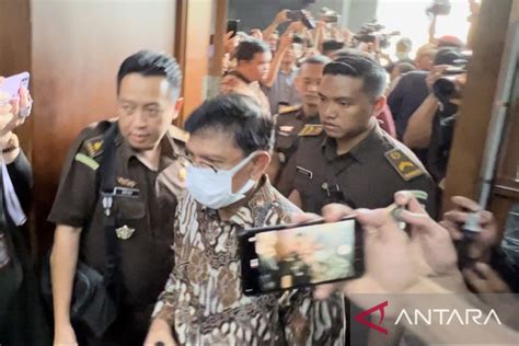 Johnny G Plate Didakwa Terima Rp17 8 Miliar Dari Proyek BTS ANTARA