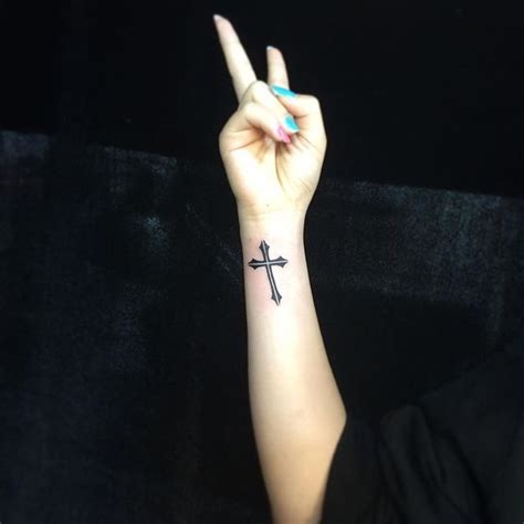 Tatuagem de cruz veja desenhos que refletem fé e esperança Eu Total