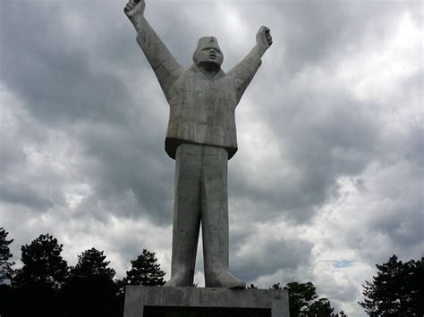 Spomenik Borcima Revolucije U Valjevu Podignut Na Starom Groblju II Deo