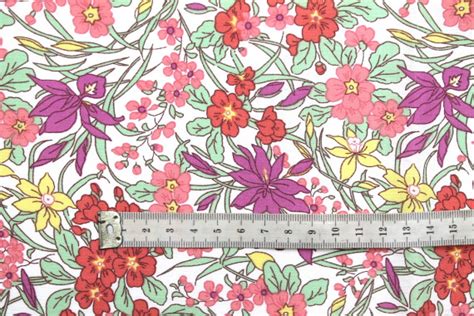 Tissu Popeline Coton Imprimé Fleur Cléa Corail de Qualité Tissu au
