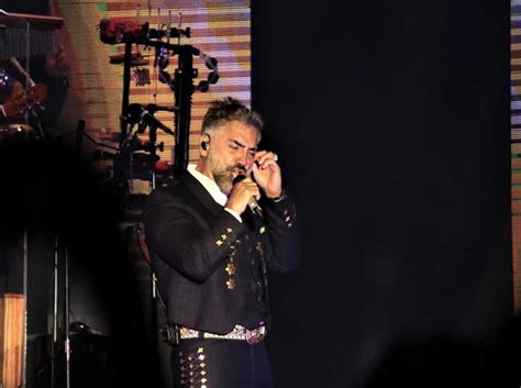 Alejandro Fernández recibe críticas por video viral