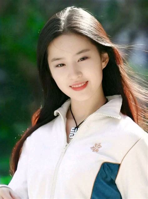 刘亦菲年轻时清纯美人