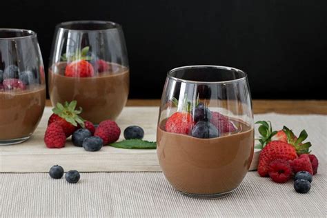 Crema rápida de chocolate con frutos rojos receta fácil con y sin