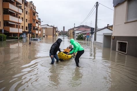 Inundaciones En Italia Muertos Desaparecidos Y Evacuados