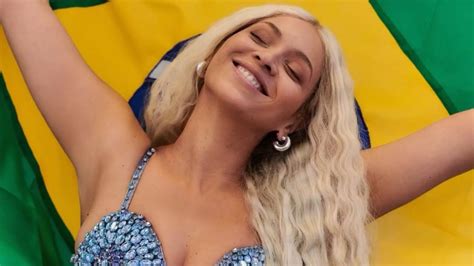 Já é brasileira Beyoncé dedica mensagem de Feliz Natal especialmente
