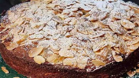 Ce gâteau aux pommes au yaourt grec et aux amandes est tellement bon et