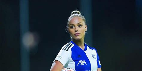 Ella es Ana María Markovic la futbolista más sexy del mundo que