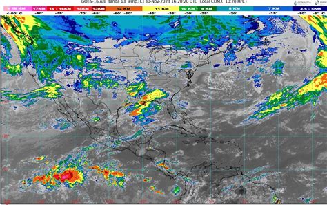 Cielo medio nublado a nublado durante el día con lluvias puntuales