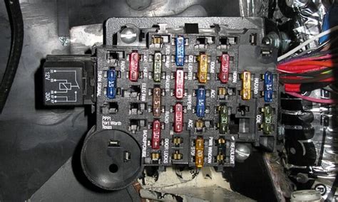 Cómo cambiar un fusible del coche