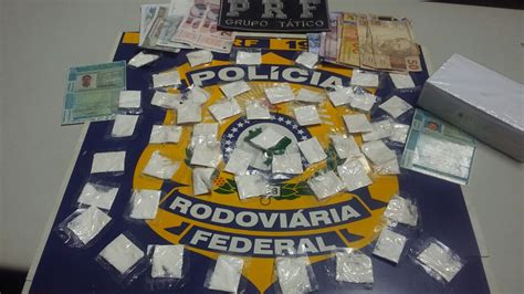 PRF apreende papelotes de cocaína durante fiscalização em Perdões
