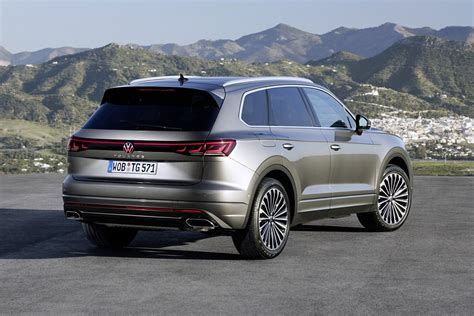 Dimensions Volkswagen Touareg 3 0L V6 TSI 4Motion 340 Hp 8 Speed