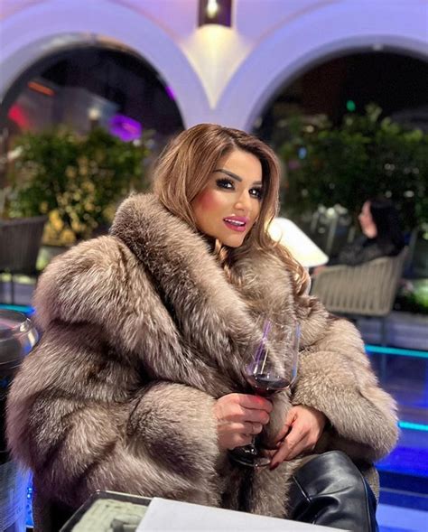 Pin by Evgen on Дама в мехах 23 Fur Julie vos Fashion