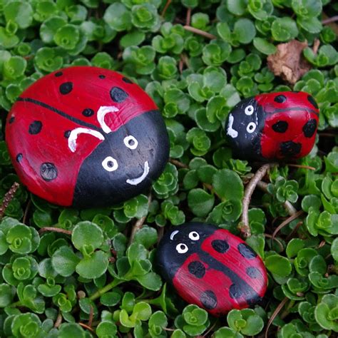 15 Easy Rock Painting Ideas That Are Beautiful