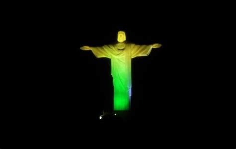 Cristo Redentor ganha cores de todas as seleções na véspera da abertura