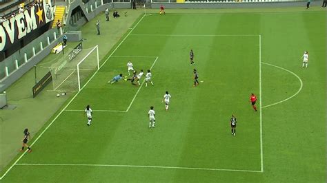Vídeo Aos 17 min do 1º tempo Gol do Corinthians Jhenifer aproveita