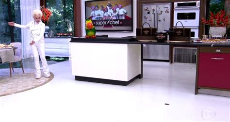 Ana Maria Braga se diverte no Mais Você agita a web e ganha