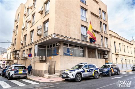 La Policía Nacional detiene in fraganti a un varón robando dentro de un