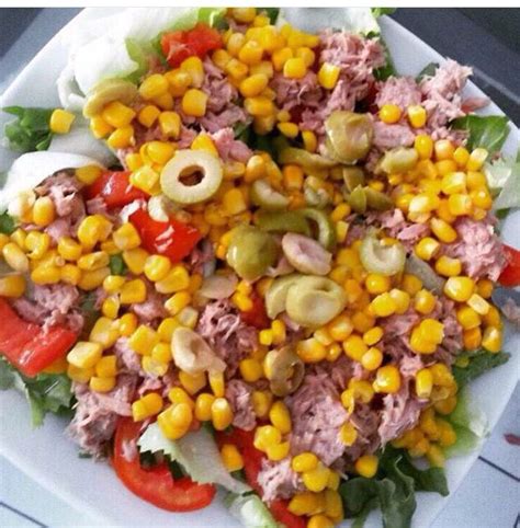 Ensalada De Elote Atun Pimientos Rojo Aceitunas Y Tomate Con Un