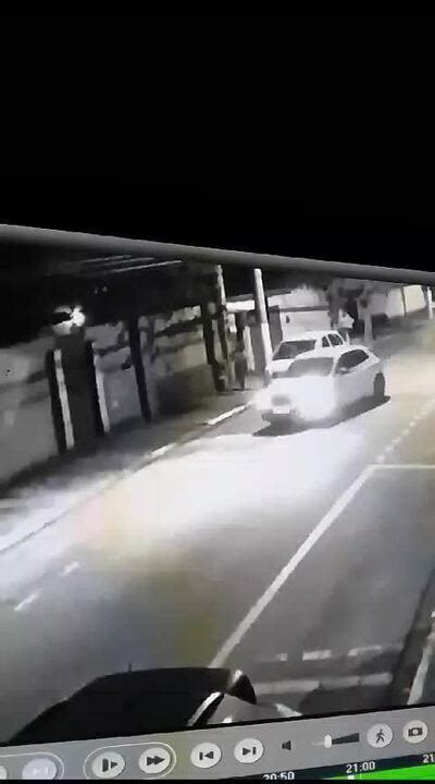 Vídeo Vídeo mostra jovem sendo assaltada em Volta Redonda polícia
