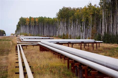 Oil Sands Tiptoe To Record Output But Keep A Lid On Spending
