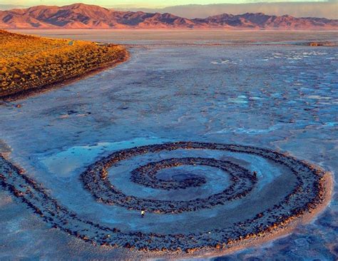 implícito En consecuencia trabajo obras land art Custodio comentarista