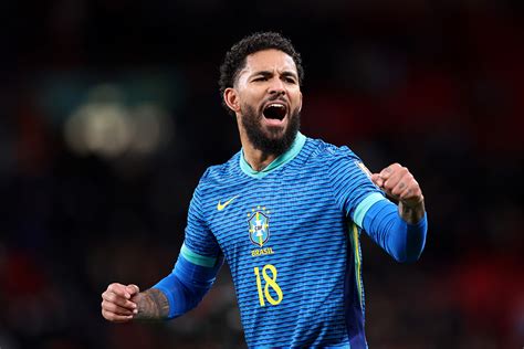 Juventus clamoroso è fatta per Douglas Luiz i dettagli dell affare