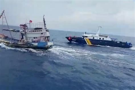 Kejar Kejaran KKP Lumpuhkan Kapal Pencuri Ikan PONTAS ID