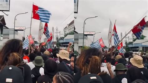 Foto Bendera Bintang Kejora Berkibar Di Yogyakarta Massa Aksi Teriak