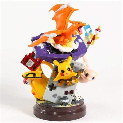 Figurine Pokémon Pikachu Mew et dracaufeu sortent de la game boy