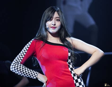 This Idol Garners Attention With Her Voluptuous Figure Daily K Pop News