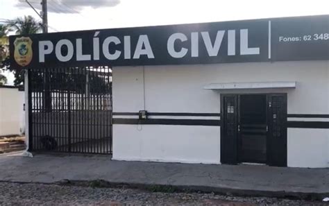 Homem invade casa da ex e esfaqueia ela e a família por não aceitar o