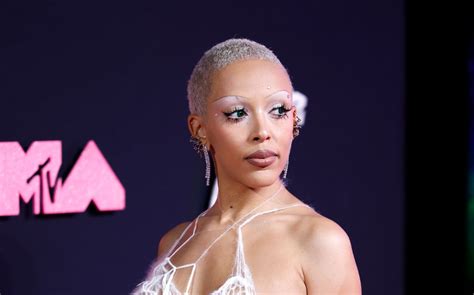 Jeffrey J Cyrus Quién es el novio de Doja Cat CHIC Magazine