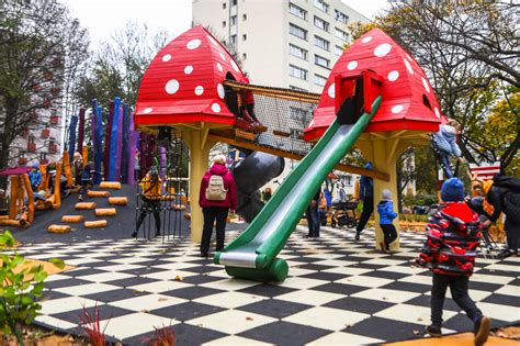 Plac zabaw jak z Alicji w Krainie Czarów Tima Burtona Powstał na