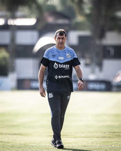 Escalação do Santos Carille adota mistério antes do clássico contra o