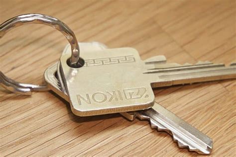 Aprende cómo sacar una llave partida de una cerradura