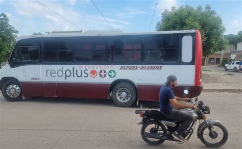 Menor motociclista resulta herido al chocar con camión urbano en Culiacán