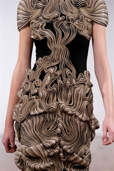 Radiation Invasion Couture Iris Van Herpen Spring 2010 Geometric