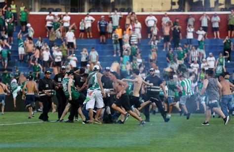 Batalla campal en Brasil partido de fútbol fue suspendido luego de la