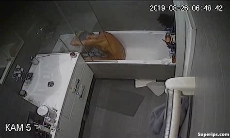 IPCAM Cute Italian Girl Bathing In Her Bathtub Superips