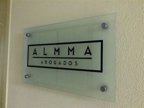 Letreros y Letras en Acrílico en Lima Perú