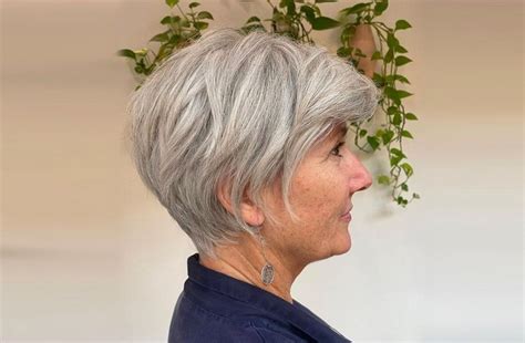 Coupe courte cheveux blancs 2022 Les 6 idées phares pour les femmes