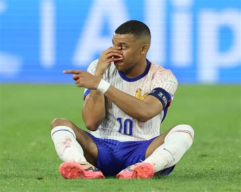 Mbappé suffers facial injury in France s 1 0 win against Austria at