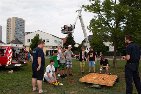 Feuerwehr St Pöltens Feuerwehrjugend zeltete in der Landeshauptstadt