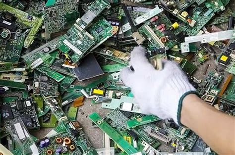 Campanha de descarte correto do lixo eletrônico acontece no final de