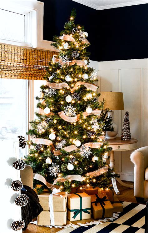 Stunning Christmas Tree Decorating Ideas That Are Exceptionally