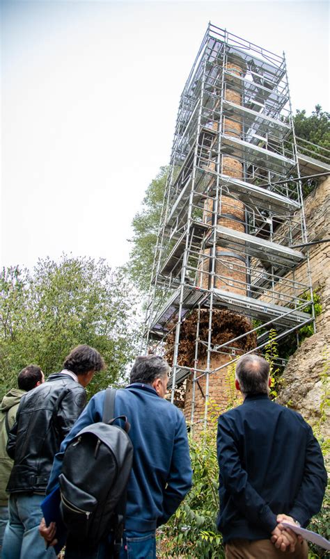FRICHE AILLAUD BEAUCAIRE Les travaux de sécurisation de la cheminée de