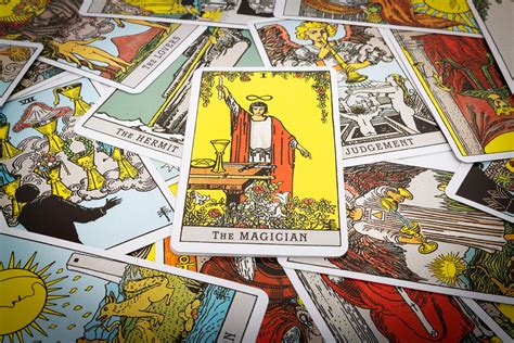 APRENDE COMO LEER LAS CARTAS DEL TAROT SIN SABER