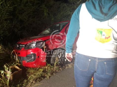 Ebrio conductor invade carril contrario e impacta a tráiler Vista