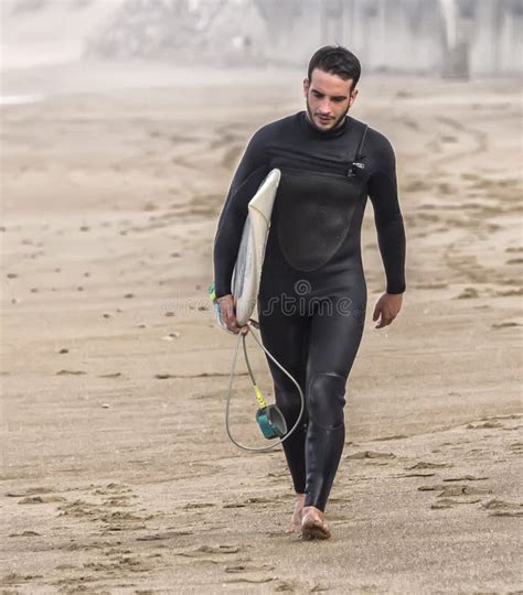 Persona Que Practica Surf Imagen De Archivo Imagen De Deportes