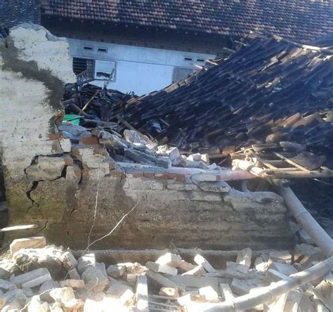 Jember Kembali Diguncang Gempa M 5 1 Belasan Rumah Warga Rusak